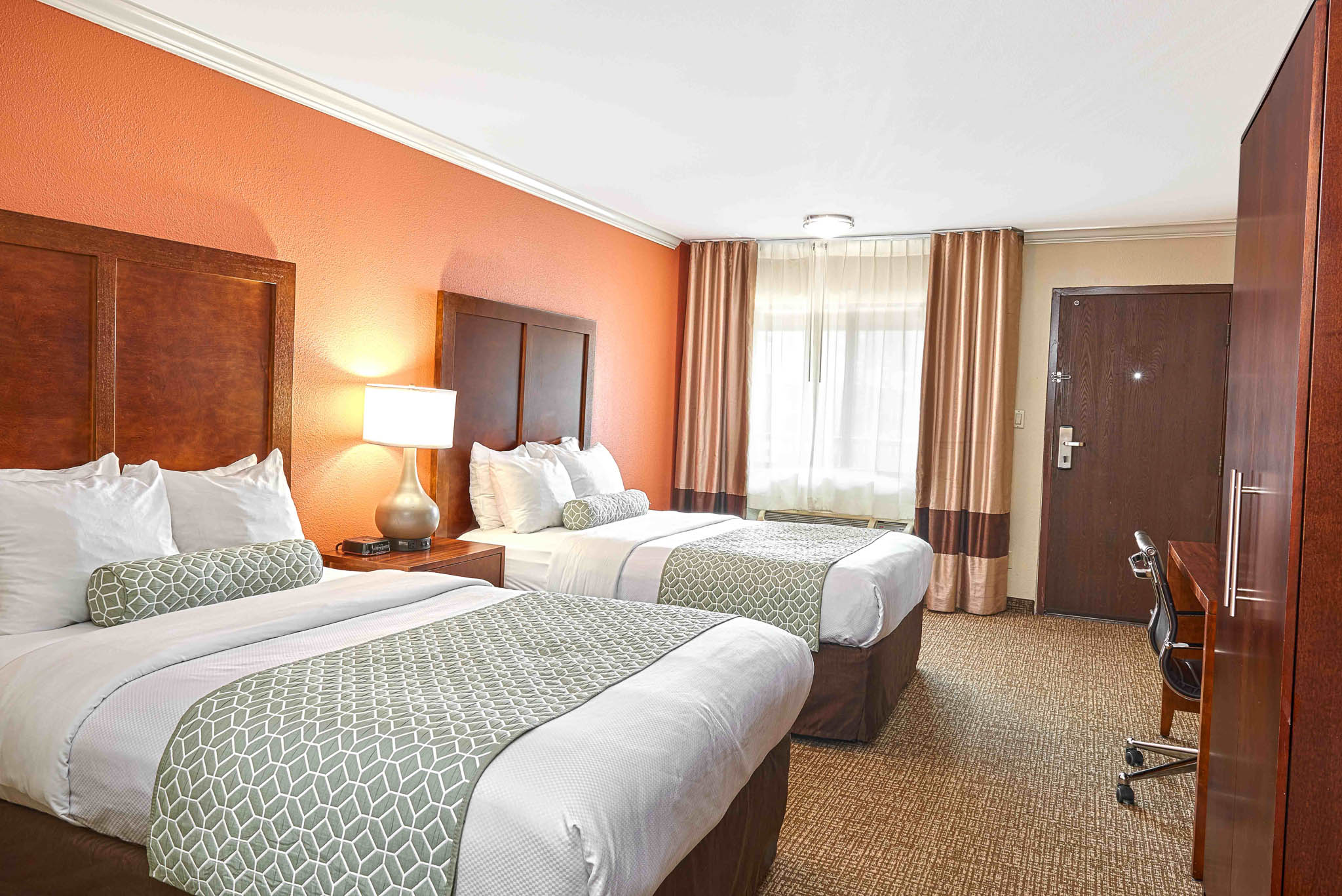 The Hills Inn Eagle Rock | Top Hotel in Los Angeles, CA